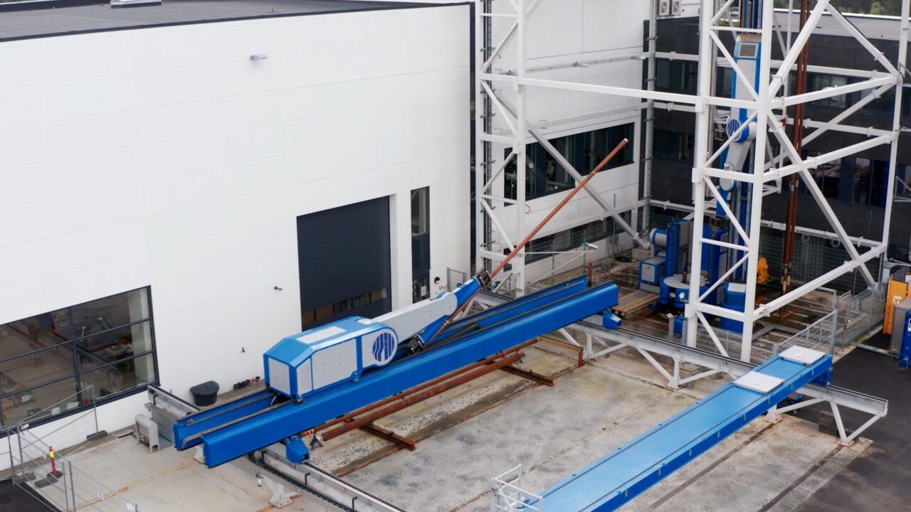 Robotic Pipe Deck Handler - Nabors